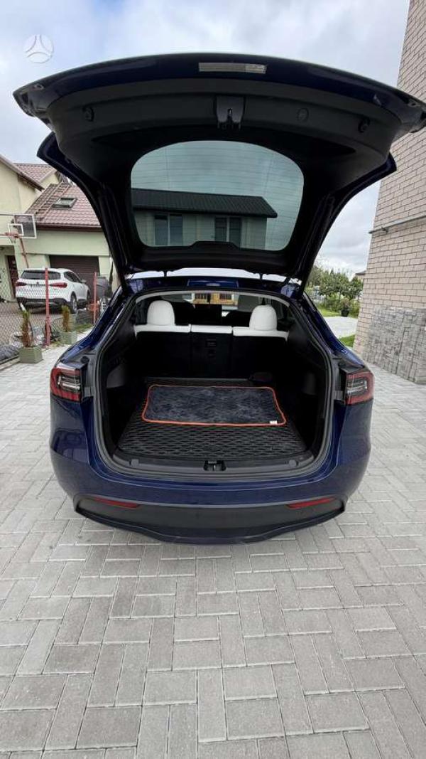 Blue Tesla Model Y 2020 in Kaunas, with an engine capacity of 0.00 L and mileage of 110 thousand km for 21000 €, photo 6 on AUTOMOTO.COM.LV