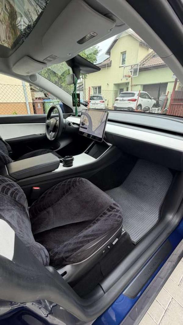 Blue Tesla Model Y 2020 in Kaunas, with an engine capacity of 0.00 L and mileage of 110 thousand km for 21000 €, photo 8 on AUTOMOTO.COM.LV