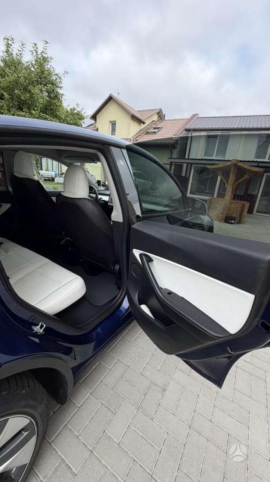 Blue Tesla Model Y 2020 in Kaunas, with an engine capacity of 0.00 L and mileage of 110 thousand km for 21000 €, photo 11 on AUTOMOTO.COM.LV