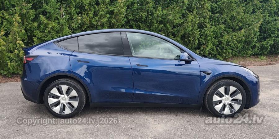 Blue Tesla Model Y 2022 in Tartu, with an engine capacity of 0.00 L and mileage of 107 thousand km for 32900 €, photo 7 on AUTOMOTO.COM.LV