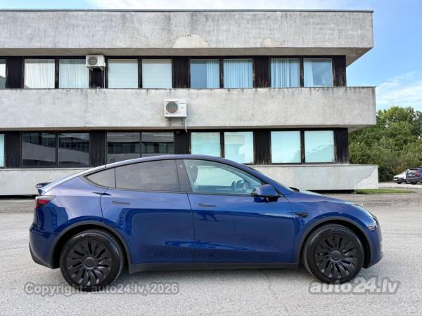Blue Tesla Model Y 2023 in Tallinn, with an engine capacity of 0.00 L and mileage of 105 thousand km for 33800 €, photo 5 on AUTOMOTO.COM.LV