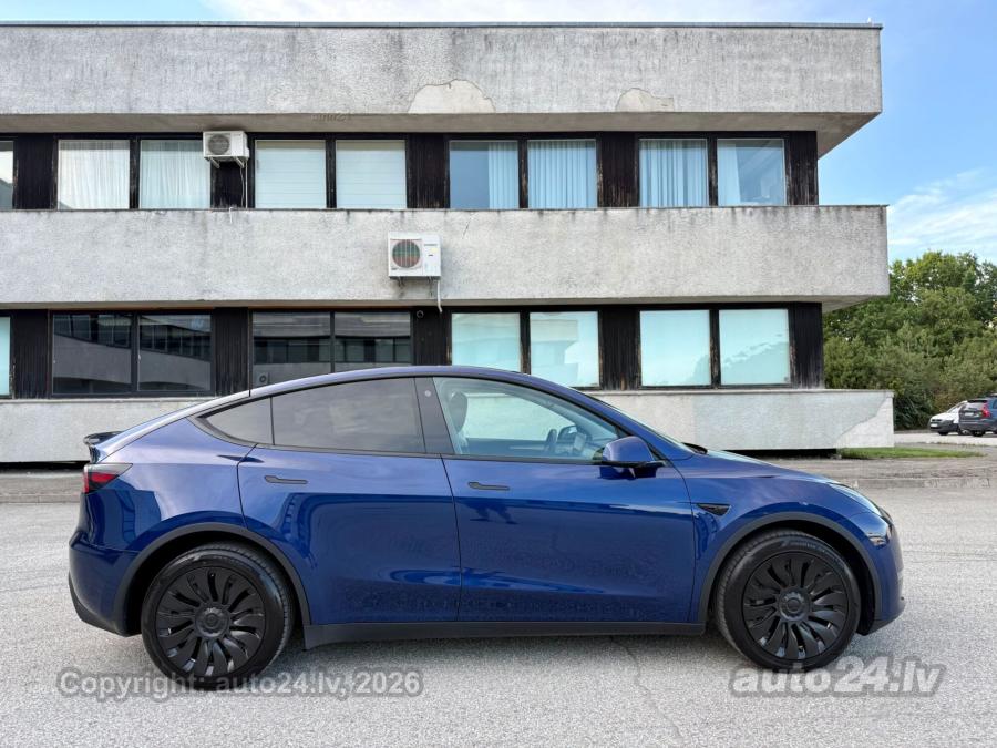 Blue Tesla Model Y 2023 in Tallinn, with an engine capacity of 0.00 L and mileage of 105 thousand km for 33800 €, photo 6 on AUTOMOTO.COM.LV