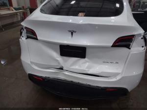 Tesla Model Y 2023 Klaipėda, ar dzinēja tilpumu 0.00 L un nobraukumu 0 tūkst. km par 14000 €, foto 5 vietnē AUTOMOTO.COM.LV