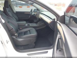 Tesla Model Y 2023 in Klaipeda, with an engine capacity of 0.00 L and mileage of 0 thousand km for 10000 €, photo 6 on AUTOMOTO.COM.LV