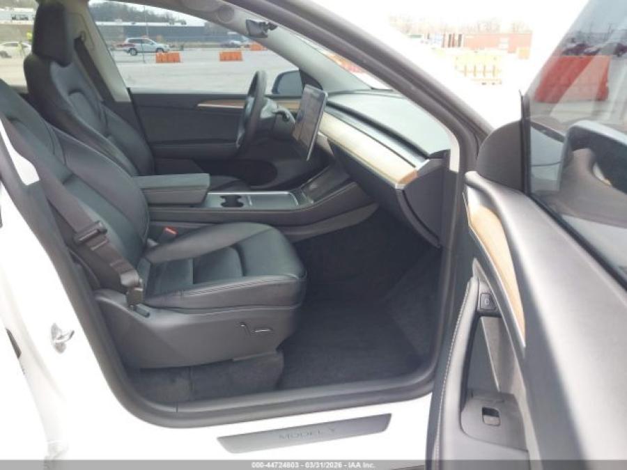 Tesla Model Y 2023 in Klaipeda, with an engine capacity of 0.00 L and mileage of 0 thousand km for 10000 €, photo 6 on AUTOMOTO.COM.LV