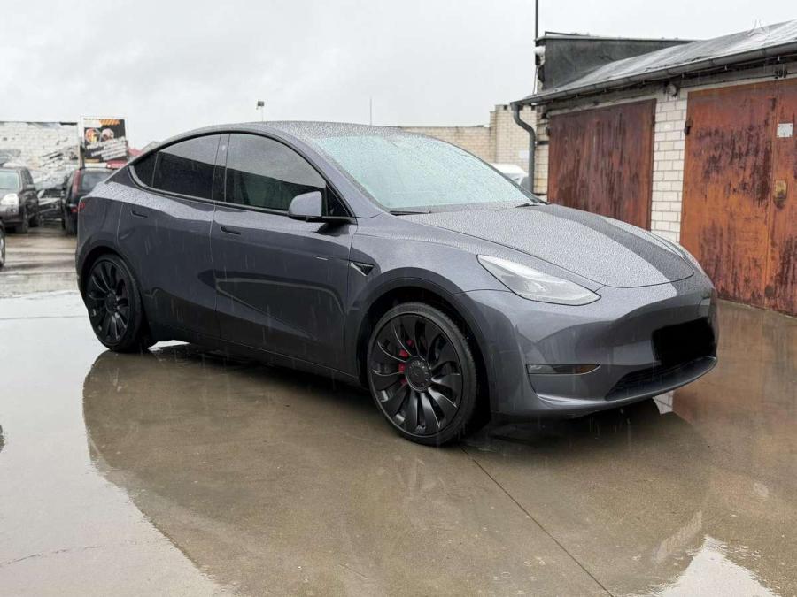 Tesla Model Y 2023 in Kaunas, with an engine capacity of 0.00 L and mileage of 44 thousand km for 28700 €, photo 1 on AUTOMOTO.COM.LV