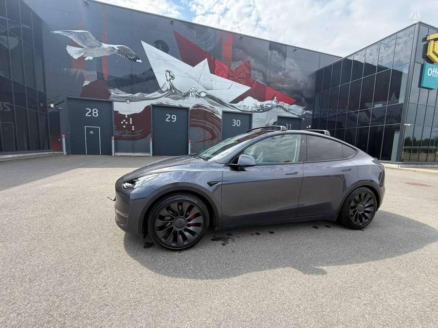 Tesla Model Y 2023 Kauņa, ar dzinēja tilpumu 0.00 L un nobraukumu 59 tūkst. km par 28500 €, foto 1 vietnē AUTOMOTO.COM.LV