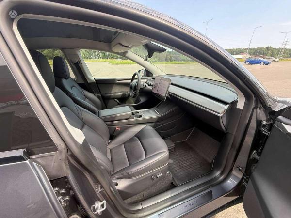 Tesla Model Y 2023 in Kaunas, with an engine capacity of 0.00 L and mileage of 59 thousand km for 28500 €, photo 3 on AUTOMOTO.COM.LV