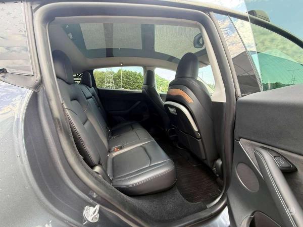 Tesla Model Y 2023 in Kaunas, with an engine capacity of 0.00 L and mileage of 59 thousand km for 28500 €, photo 4 on AUTOMOTO.COM.LV