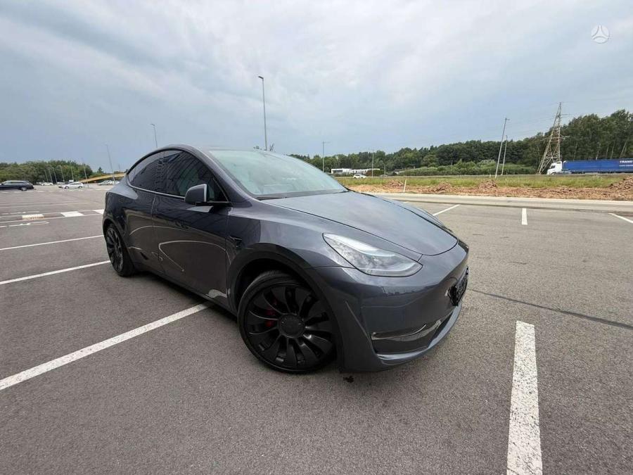 Tesla Model Y 2023 in Kaunas, with an engine capacity of 0.00 L and mileage of 44 thousand km for 27500 €, photo 1 on AUTOMOTO.COM.LV