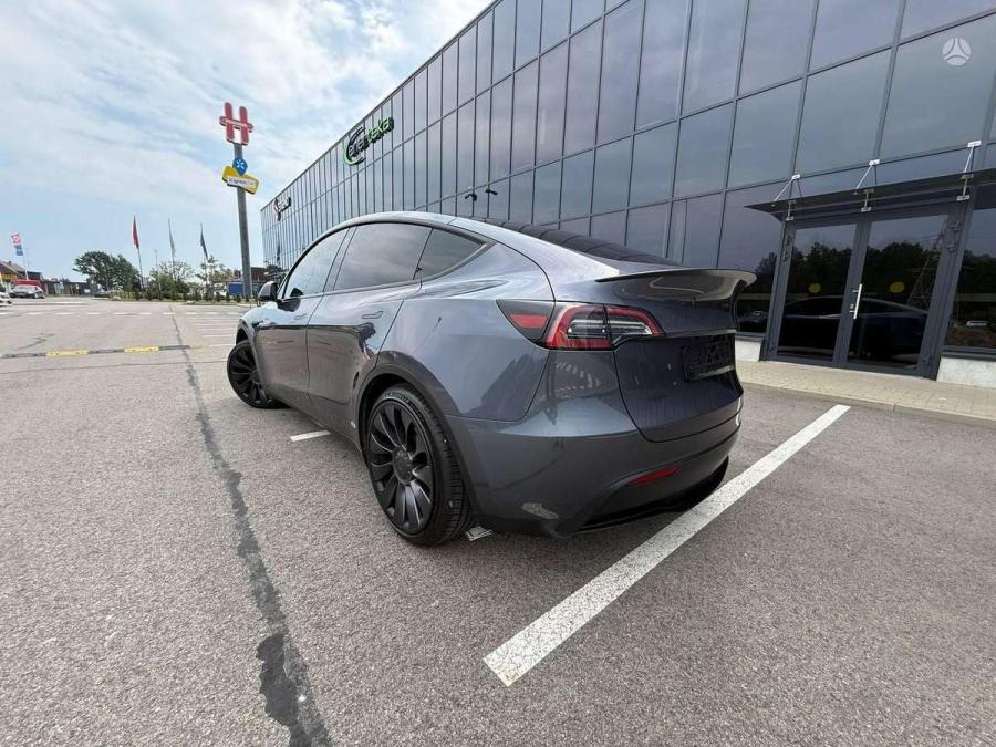 Tesla Model Y 2023 in Kaunas, with an engine capacity of 0.00 L and mileage of 44 thousand km for 27500 €, photo 6 on AUTOMOTO.COM.LV
