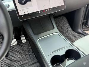 Tesla Model Y 2023 in Kaunas, with an engine capacity of 0.00 L and mileage of 44 thousand km for 27500 €, photo 8 on AUTOMOTO.COM.LV