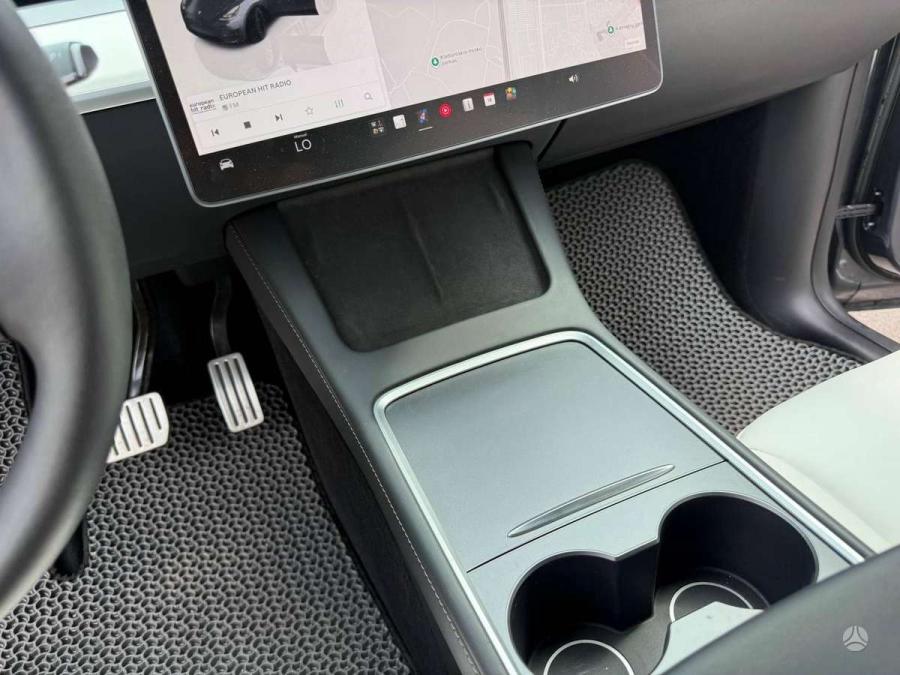 Tesla Model Y 2023 in Kaunas, with an engine capacity of 0.00 L and mileage of 44 thousand km for 27500 €, photo 8 on AUTOMOTO.COM.LV