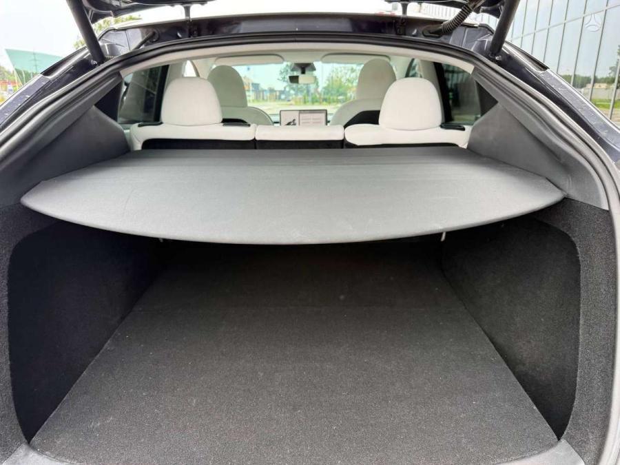 Tesla Model Y 2023 in Kaunas, with an engine capacity of 0.00 L and mileage of 44 thousand km for 27500 €, photo 9 on AUTOMOTO.COM.LV