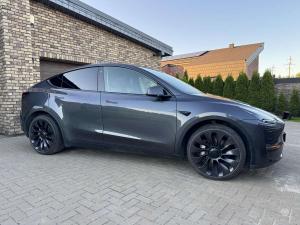 Grey Tesla Model Y 2021 in Vilnius, with an engine capacity of 0.00 L and mileage of 52 thousand km for 27700 €, photo 3 on AUTOMOTO.COM.LV