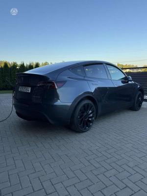 Grey Tesla Model Y 2021 in Vilnius, with an engine capacity of 0.00 L and mileage of 52 thousand km for 27700 €, photo 6 on AUTOMOTO.COM.LV