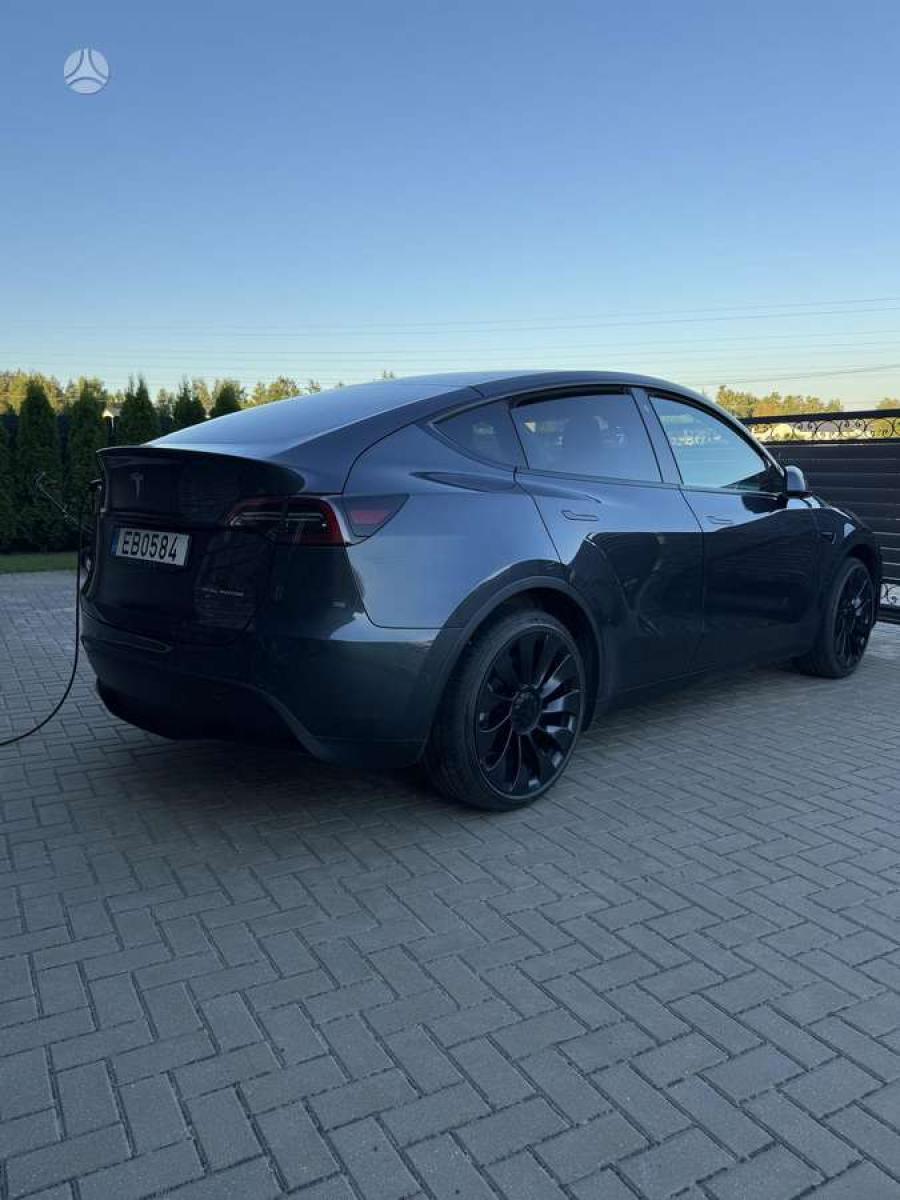 Grey Tesla Model Y 2021 in Vilnius, with an engine capacity of 0.00 L and mileage of 52 thousand km for 27700 €, photo 6 on AUTOMOTO.COM.LV