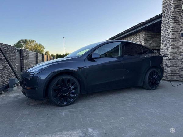 Pelēks Tesla Model Y 2021 Viļņa, ar dzinēja tilpumu 0.00 L un nobraukumu 52 tūkst. km par 27700 €, foto 6 vietnē AUTOMOTO.COM.LV