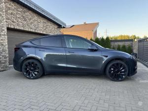 Grey Tesla Model Y 2021 in Vilnius, with an engine capacity of 0.00 L and mileage of 52 thousand km for 27700 €, photo 8 on AUTOMOTO.COM.LV