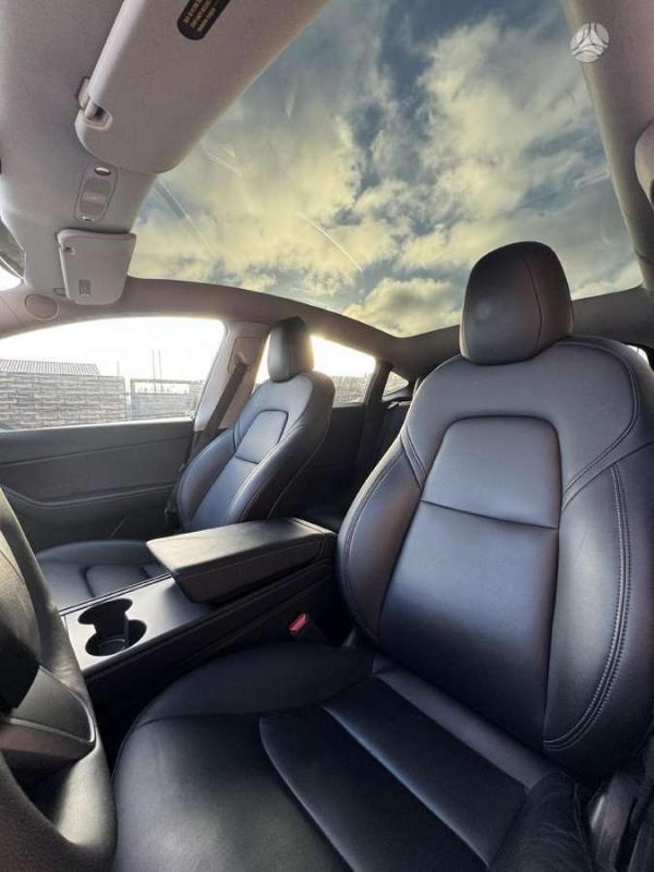 Pelēks Tesla Model Y 2021 Viļņa, ar dzinēja tilpumu 0.00 L un nobraukumu 52 tūkst. km par 27700 €, foto 9 vietnē AUTOMOTO.COM.LV