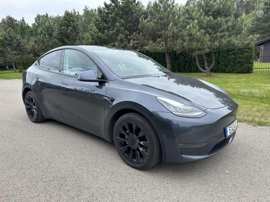 Grey Tesla Model Y 2021 in Vilnius, with an engine capacity of 0.00 L and mileage of 144 thousand km for 19500 €, photo 1 on AUTOMOTO.COM.LV