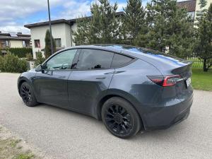 Grey Tesla Model Y 2021 in Vilnius, with an engine capacity of 0.00 L and mileage of 144 thousand km for 19500 €, photo 4 on AUTOMOTO.COM.LV