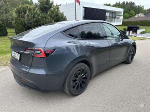 Grey Tesla Model Y 2021 in Vilnius, with an engine capacity of 0.00 L and mileage of 144 thousand km for 19500 €, photo 5 on AUTOMOTO.COM.LV