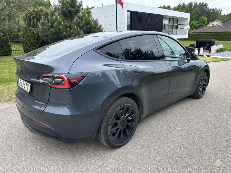 Grey Tesla Model Y 2021 in Vilnius, with an engine capacity of 0.00 L and mileage of 144 thousand km for 19500 €, photo 5 on AUTOMOTO.COM.LV