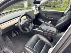 Grey Tesla Model Y 2021 in Vilnius, with an engine capacity of 0.00 L and mileage of 144 thousand km for 19500 €, photo 6 on AUTOMOTO.COM.LV