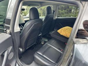Grey Tesla Model Y 2021 in Vilnius, with an engine capacity of 0.00 L and mileage of 144 thousand km for 19500 €, photo 7 on AUTOMOTO.COM.LV