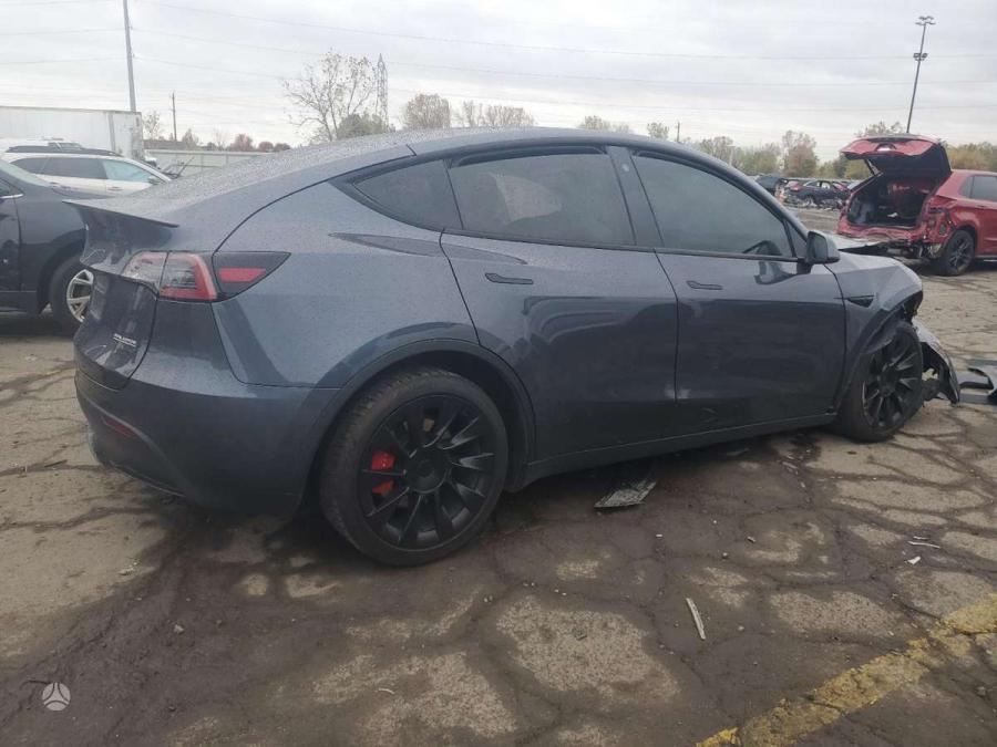 Pelēks Tesla Model Y 2022 Kauņa, ar dzinēja tilpumu 0.00 L un nobraukumu 67 tūkst. km par 13500 €, foto 3 vietnē AUTOMOTO.COM.LV