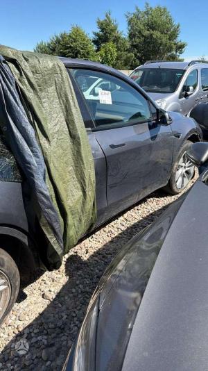 Pelēks Tesla Model Y 2022 Prienai, ar dzinēja tilpumu 0.00 L un nobraukumu 60 tūkst. km par 23600 €, foto 5 vietnē AUTOMOTO.COM.LV