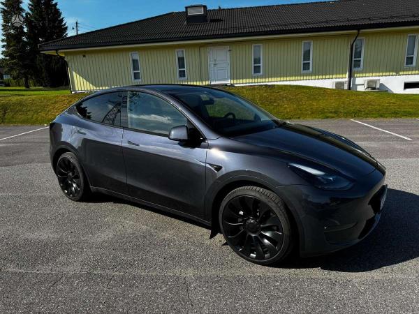 Pelēks Tesla Model Y 2022 Viļņa, ar dzinēja tilpumu 0.00 L un nobraukumu 60 tūkst. km par 30950 €, foto 1 vietnē AUTOMOTO.COM.LV