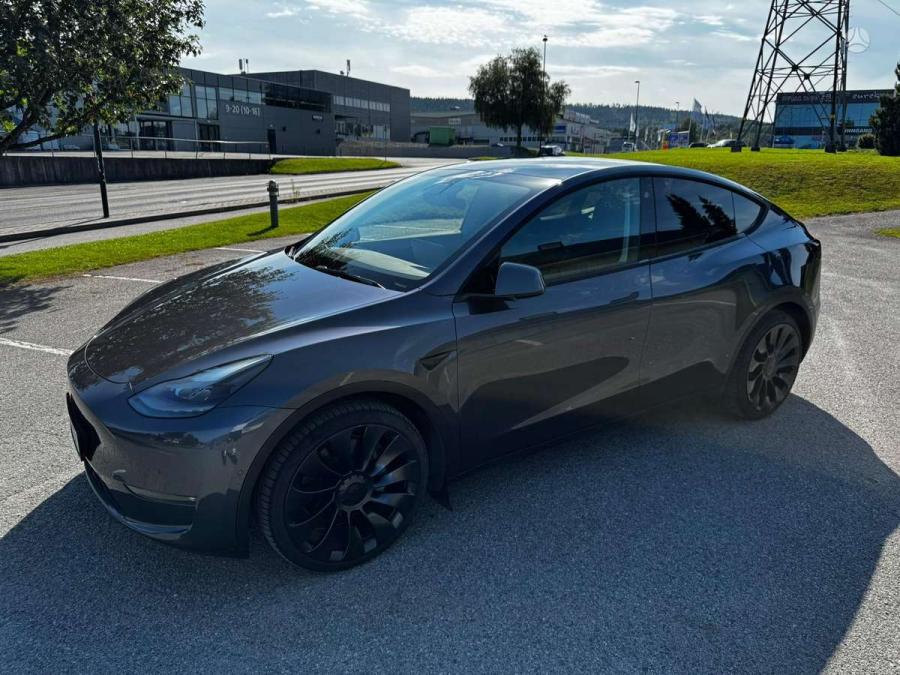 Grey Tesla Model Y 2022 in Vilnius, with an engine capacity of 0.00 L and mileage of 60 thousand km for 30950 €, photo 3 on AUTOMOTO.COM.LV