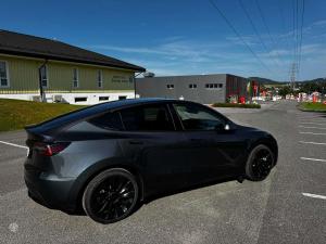 Grey Tesla Model Y 2022 in Vilnius, with an engine capacity of 0.00 L and mileage of 60 thousand km for 30950 €, photo 5 on AUTOMOTO.COM.LV