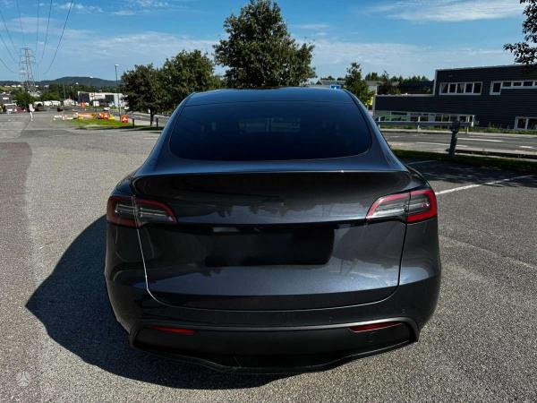 Pelēks Tesla Model Y 2022 Viļņa, ar dzinēja tilpumu 0.00 L un nobraukumu 60 tūkst. km par 30950 €, foto 5 vietnē AUTOMOTO.COM.LV