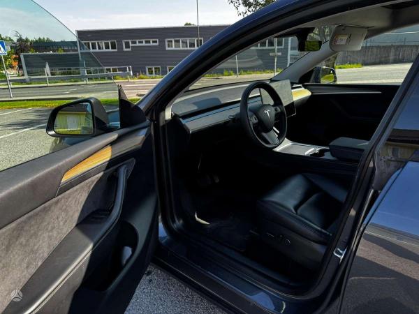 Pelēks Tesla Model Y 2022 Viļņa, ar dzinēja tilpumu 0.00 L un nobraukumu 60 tūkst. km par 30950 €, foto 7 vietnē AUTOMOTO.COM.LV