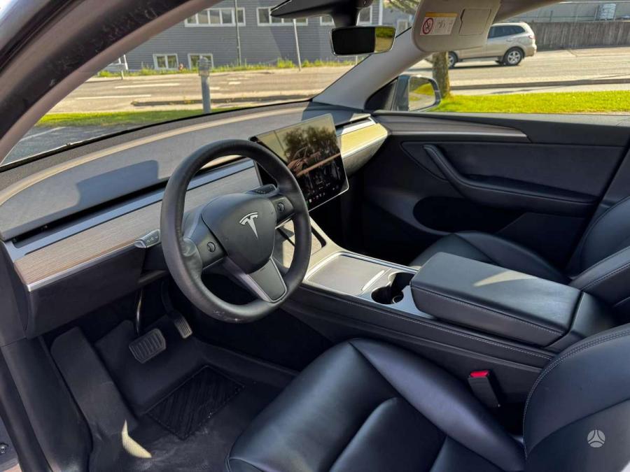 Grey Tesla Model Y 2022 in Vilnius, with an engine capacity of 0.00 L and mileage of 60 thousand km for 30950 €, photo 9 on AUTOMOTO.COM.LV