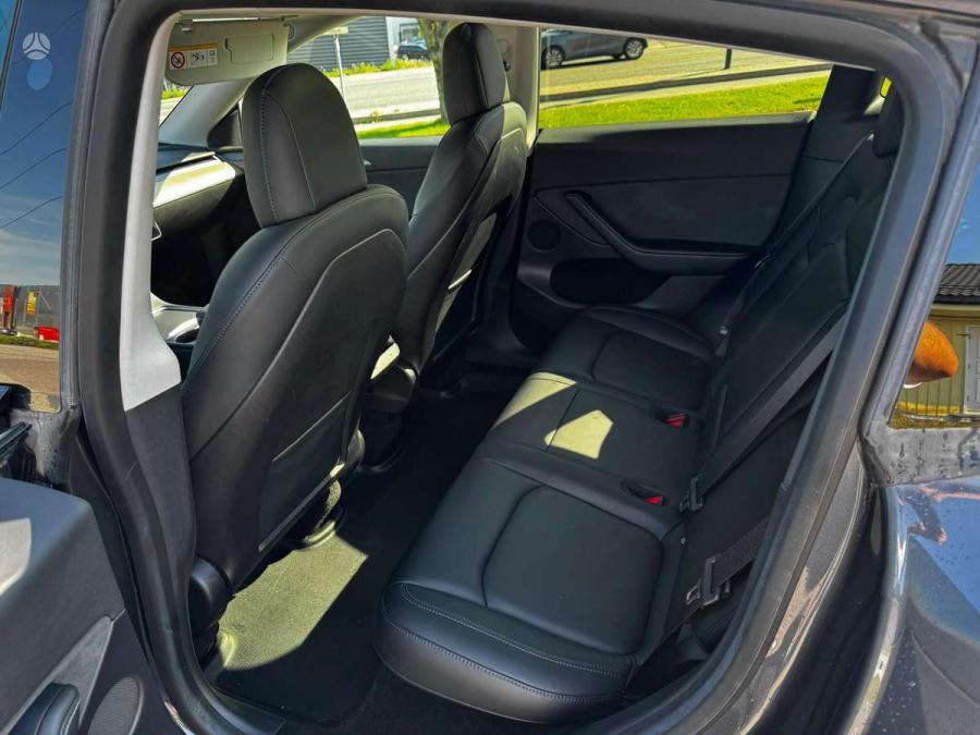 Grey Tesla Model Y 2022 in Vilnius, with an engine capacity of 0.00 L and mileage of 60 thousand km for 30950 €, photo 10 on AUTOMOTO.COM.LV