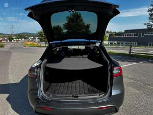 Grey Tesla Model Y 2022 in Vilnius, with an engine capacity of 0.00 L and mileage of 60 thousand km for 30950 €, photo 11 on AUTOMOTO.COM.LV