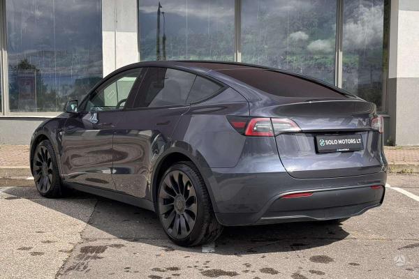 Grey Tesla Model Y 2022 in Vilnius, with an engine capacity of 0.00 L and mileage of 159 thousand km for 24999 €, photo 3 on AUTOMOTO.COM.LV