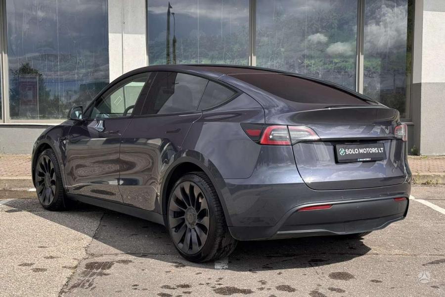 Grey Tesla Model Y 2022 in Vilnius, with an engine capacity of 0.00 L and mileage of 159 thousand km for 24999 €, photo 4 on AUTOMOTO.COM.LV