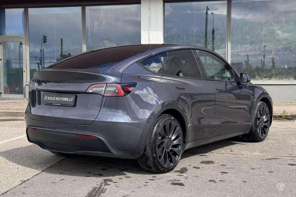 Grey Tesla Model Y 2022 in Vilnius, with an engine capacity of 0.00 L and mileage of 159 thousand km for 24999 €, photo 5 on AUTOMOTO.COM.LV