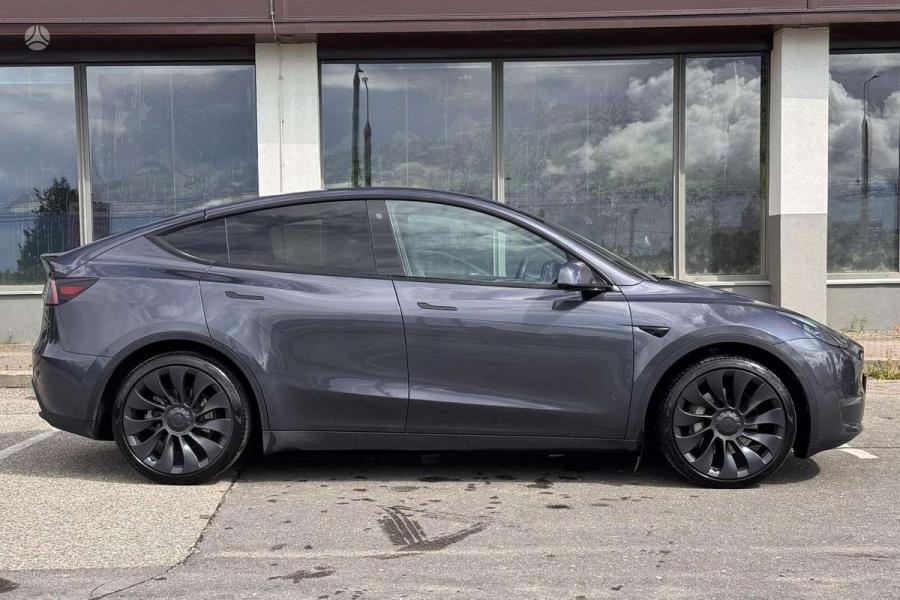 Grey Tesla Model Y 2022 in Vilnius, with an engine capacity of 0.00 L and mileage of 159 thousand km for 24999 €, photo 7 on AUTOMOTO.COM.LV