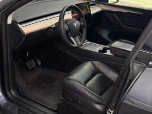 Grey Tesla Model Y 2022 in Vilnius, with an engine capacity of 0.00 L and mileage of 159 thousand km for 24999 €, photo 13 on AUTOMOTO.COM.LV