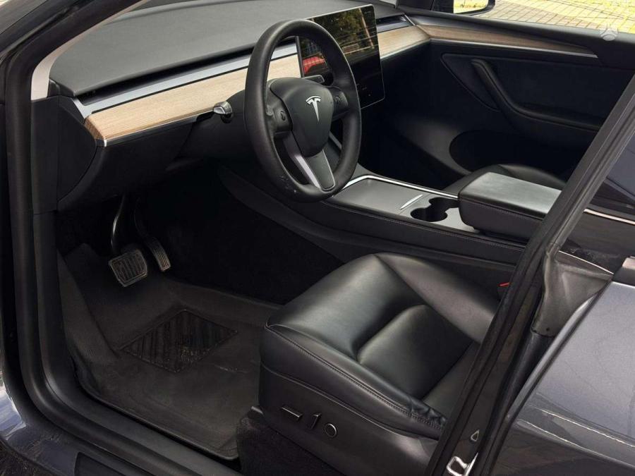 Grey Tesla Model Y 2022 in Vilnius, with an engine capacity of 0.00 L and mileage of 159 thousand km for 24999 €, photo 13 on AUTOMOTO.COM.LV