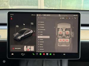 Grey Tesla Model Y 2022 in Vilnius, with an engine capacity of 0.00 L and mileage of 159 thousand km for 24999 €, photo 25 on AUTOMOTO.COM.LV