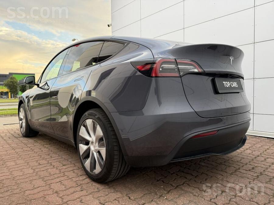 Grey Tesla Model Y 2022 in Riga, with an engine capacity of 0.00 L and mileage of 98 thousand km for 33500 €, photo 4 on AUTOMOTO.COM.LV