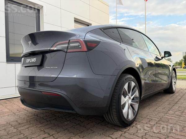 Grey Tesla Model Y 2022 in Riga, with an engine capacity of 0.00 L and mileage of 98 thousand km for 33500 €, photo 4 on AUTOMOTO.COM.LV