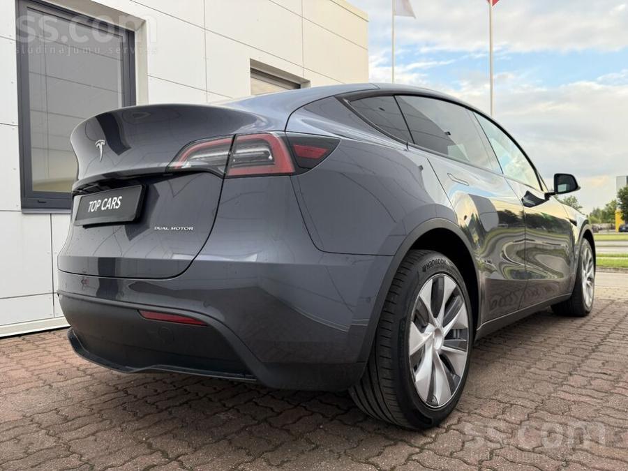 Grey Tesla Model Y 2022 in Riga, with an engine capacity of 0.00 L and mileage of 98 thousand km for 33500 €, photo 5 on AUTOMOTO.COM.LV